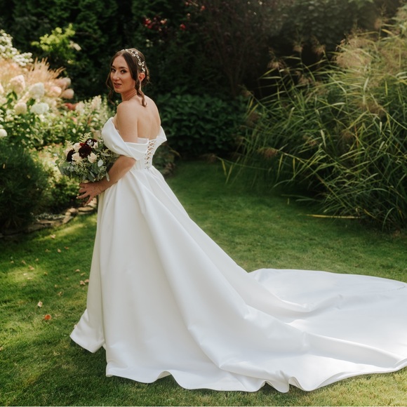 MillaNova | Dresses | Milla Nova Beata Wedding Dress Professionally ...